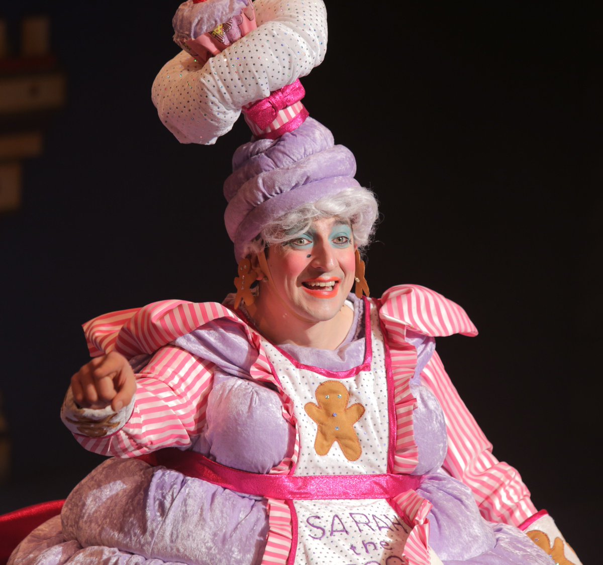 Wakefield Theatre Royal panto dame – charleshutchpress